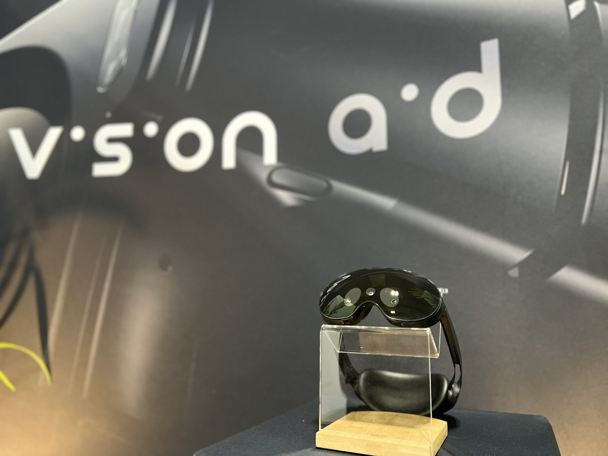 High-tech headset provides closer look at vision loss at CES in Las ...